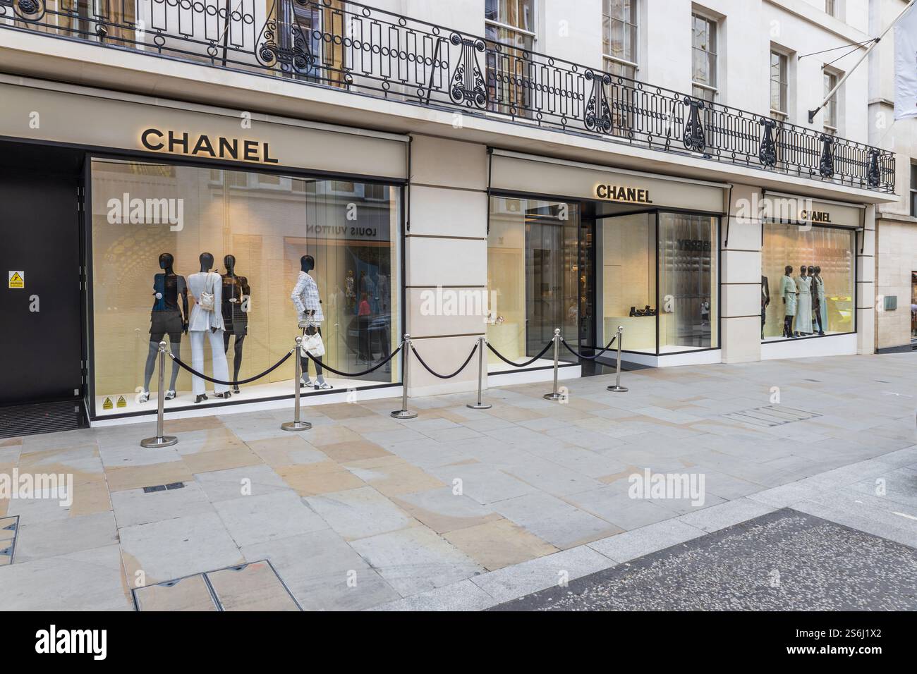 Prestigious fashion street hi-res stock photography and images - Alamy