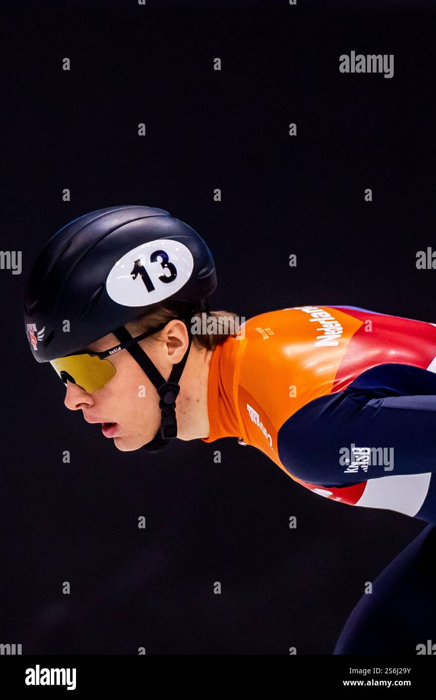 DRESDEN - 17/01/2025, Jens van t Wout in action during the heats 500 ...