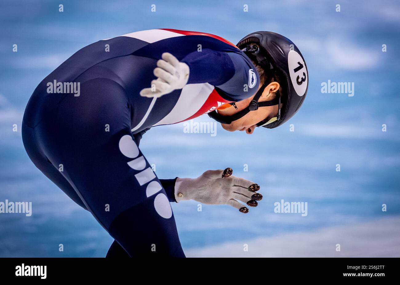 DRESDEN - 17/01/2025, Jens van t Wout in action during the heats 500 ...