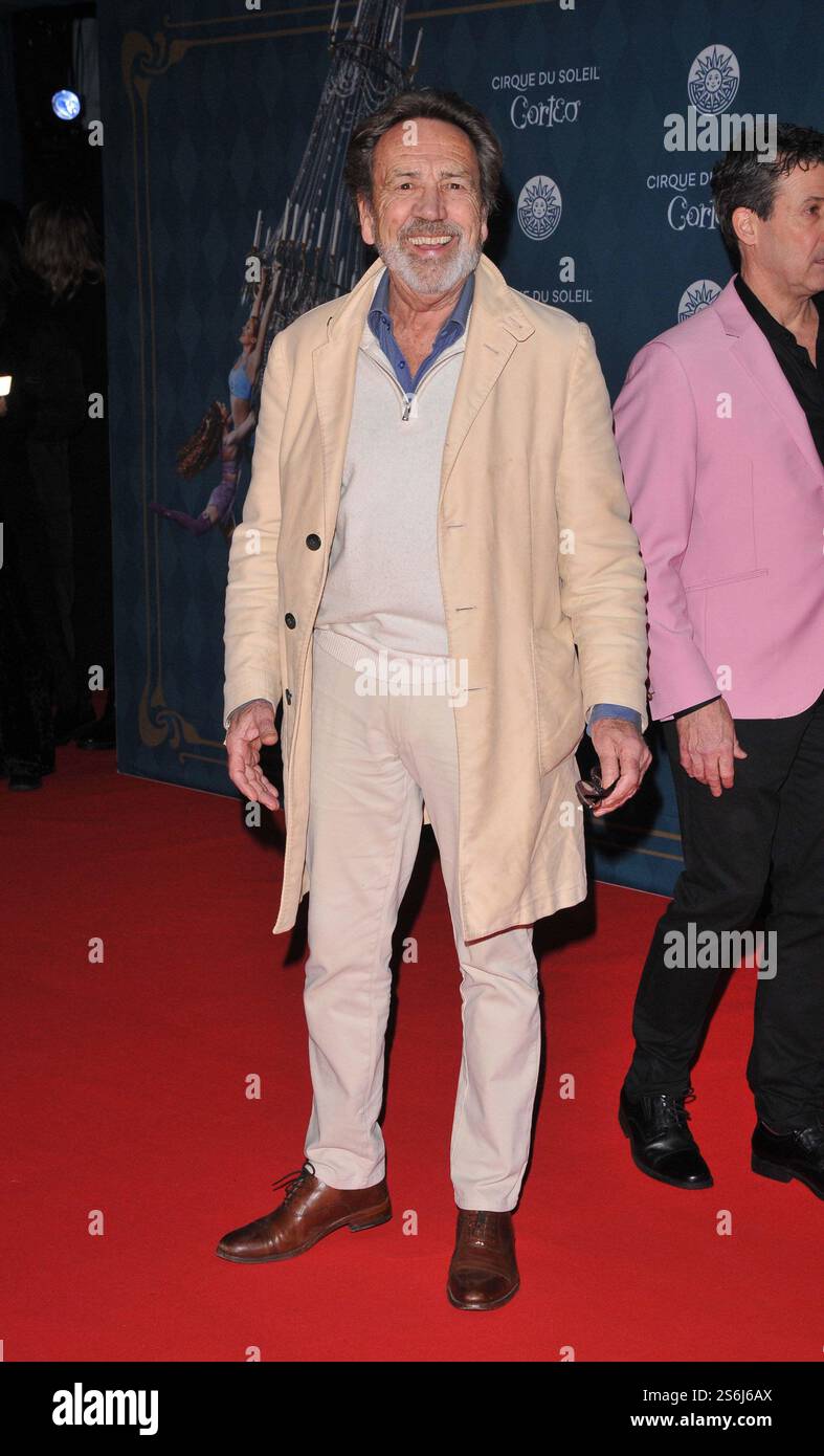 Robert Lindsay at the "Cirque du Soleil: Corteo" London premiere ...