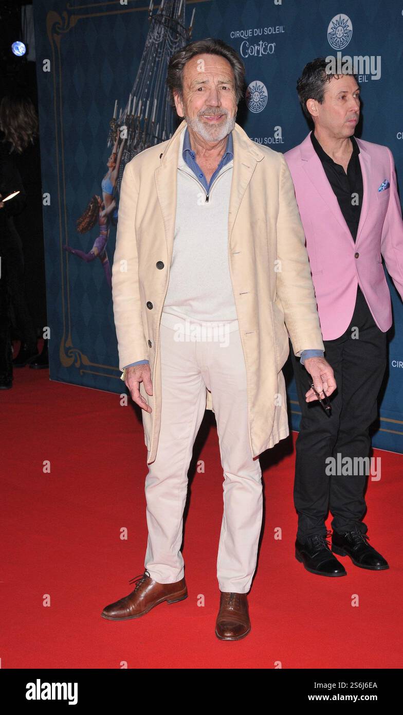 Robert Lindsay at the "Cirque du Soleil: Corteo" London premiere ...