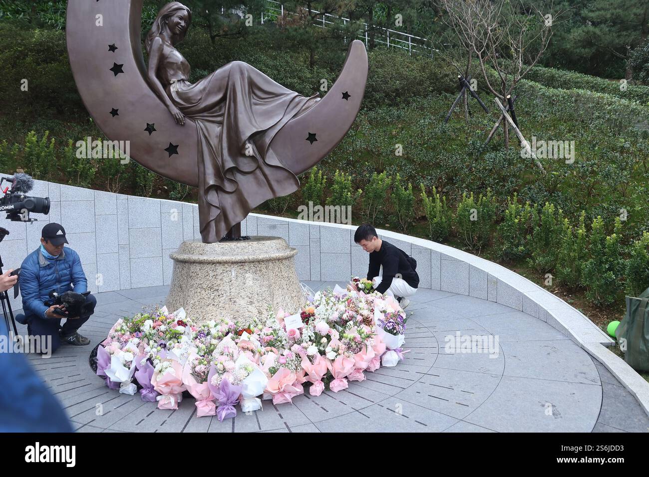 Taipei. 17th Jan, 2025. TAIPEI, CHINA - JANUARY 17, 2025 - Family ...