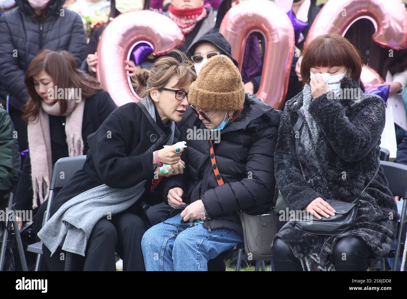 Taipei. 17th Jan, 2025. TAIPEI, CHINA - JANUARY 17, 2025 - Family ...