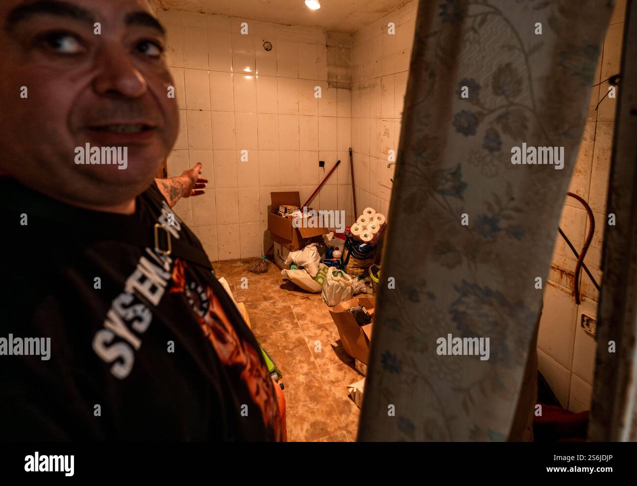 Mud house interior hi-res stock photography and images - Alamy