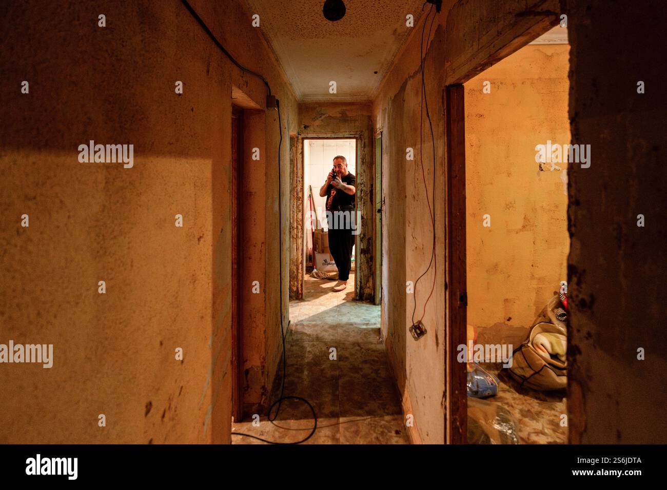 Mud house interior hi-res stock photography and images - Alamy