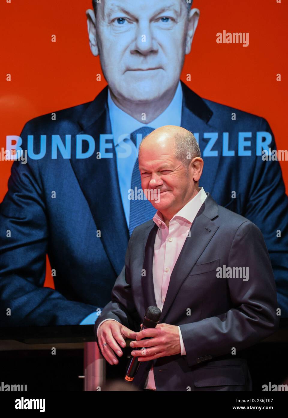 17 January 2025, Saxony-Anhalt, Halle (Saale): Federal Chancellor Olaf ...