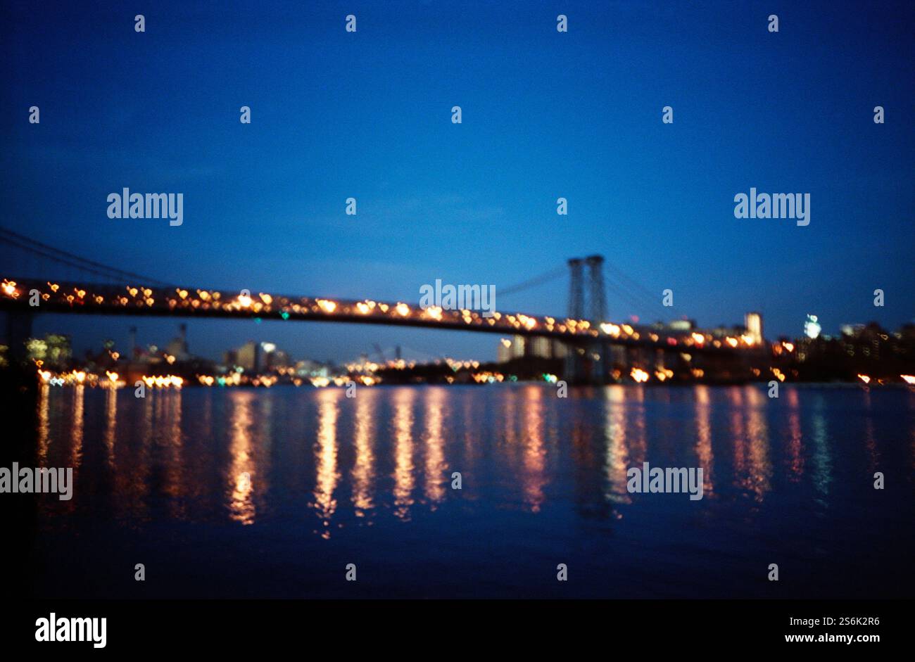 New york city bridges at night hi-res stock photography and images - Alamy