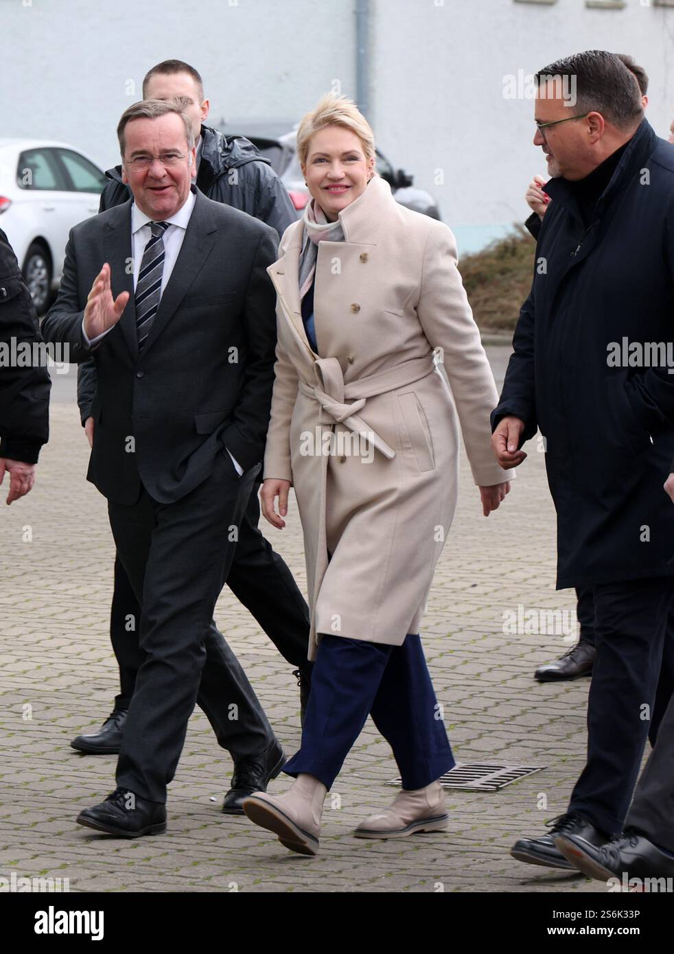 Wismar, Germany. 17th Jan, 2025. Boris Pistorius (SPD, l-r), Federal ...