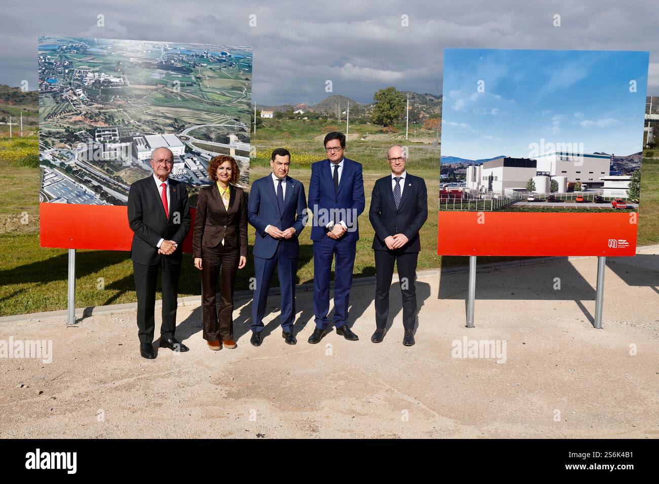 The First Vice President of the Government and Minister of Finance, María Jesús Montero (2l). 17 ...