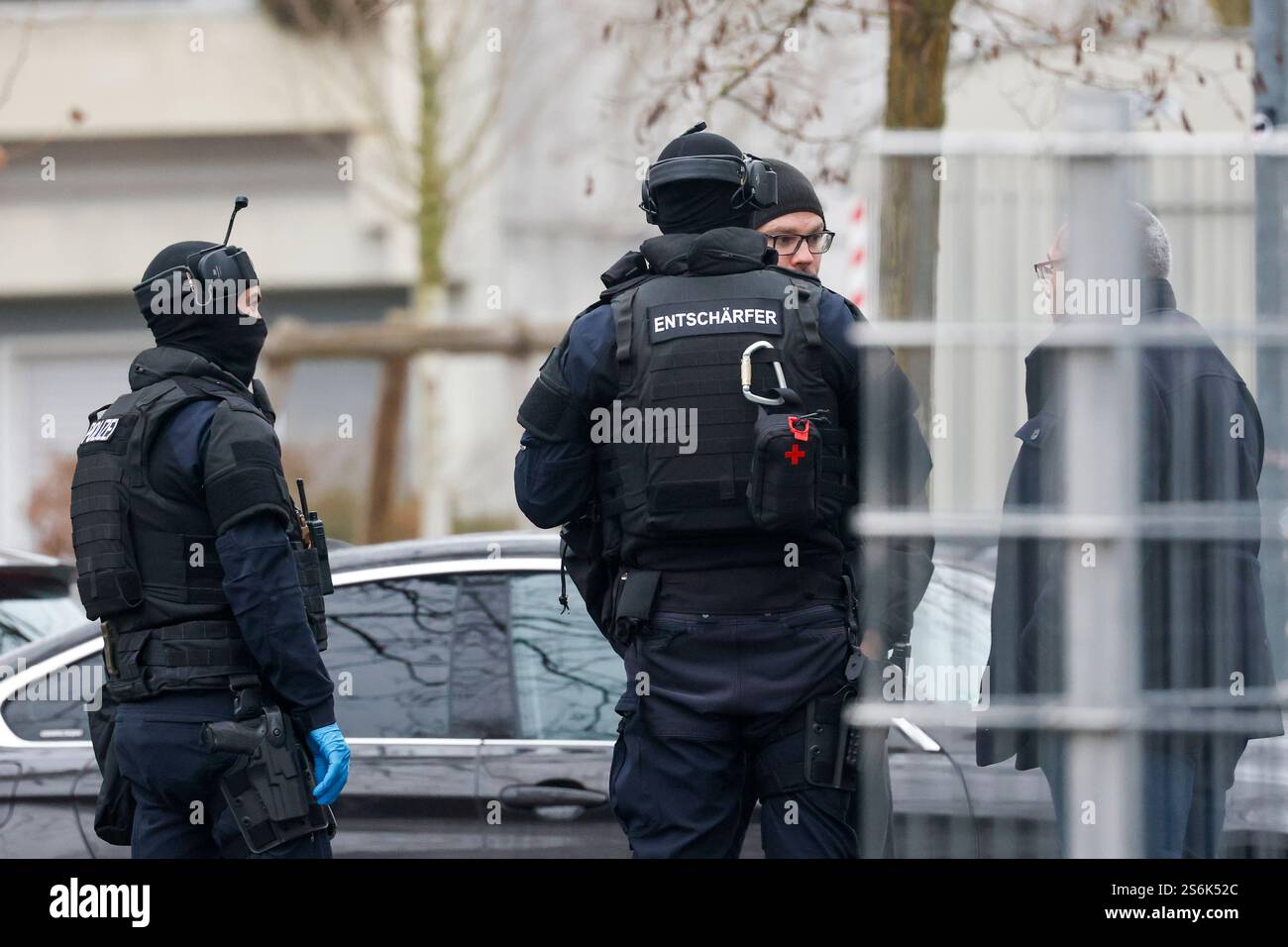17 January 2025, Bavaria, Würzburg: Special forces and members of a ...