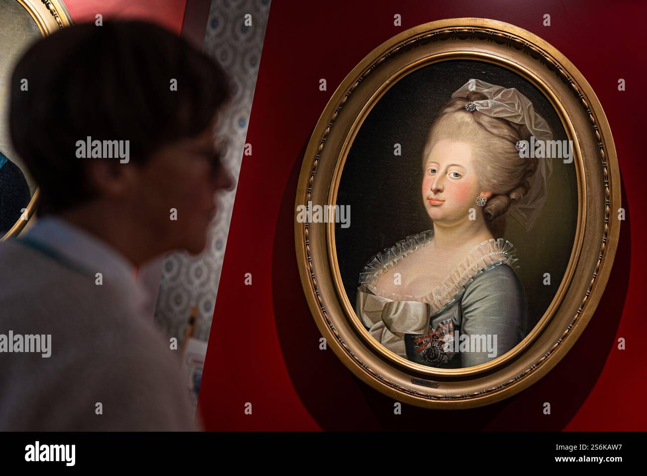 PRODUCTION - 15 January 2025, Lower Saxony, Celle: A woman looks at a ...