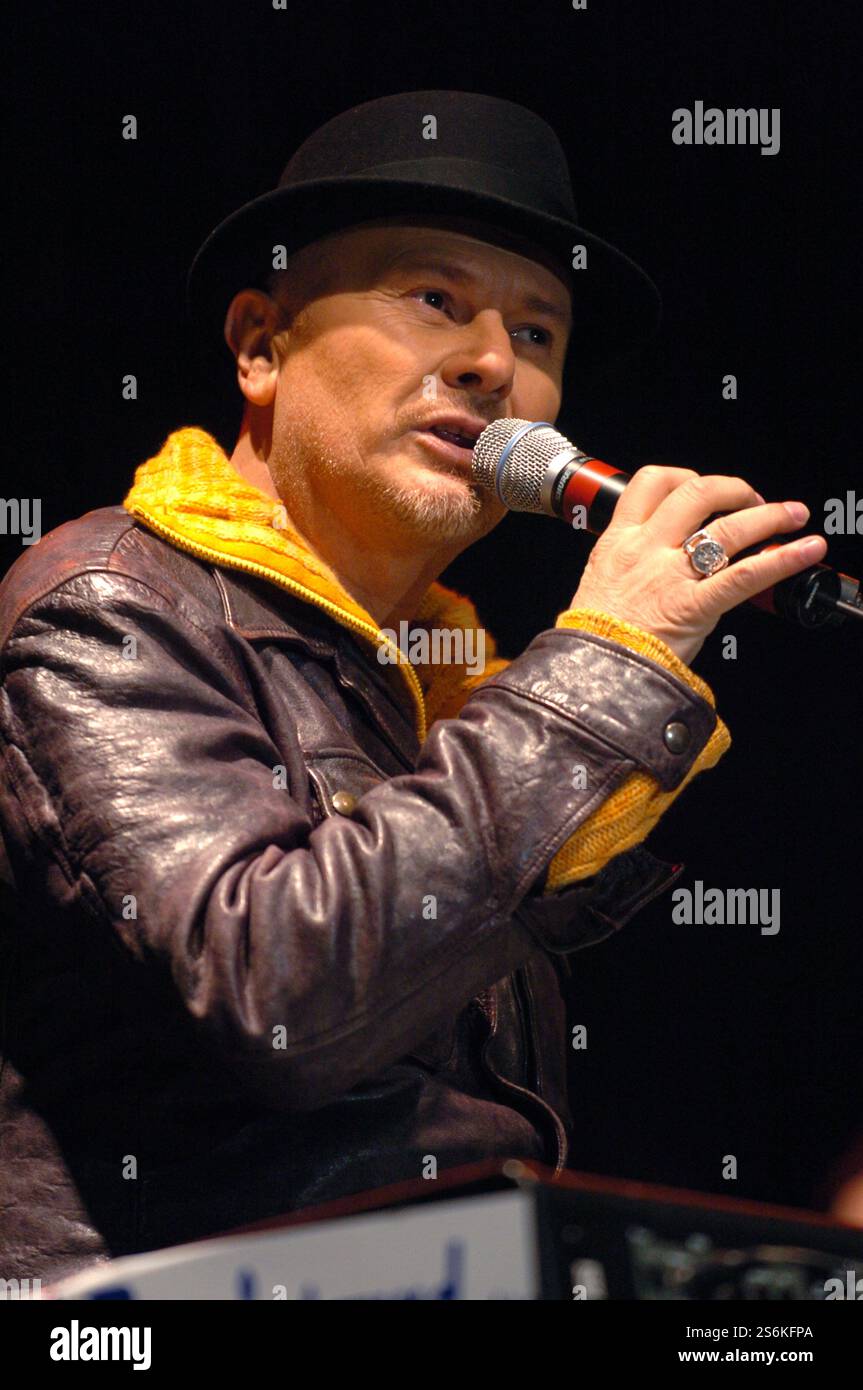 Ron radio italia 2004 hi-res stock photography and images - Alamy