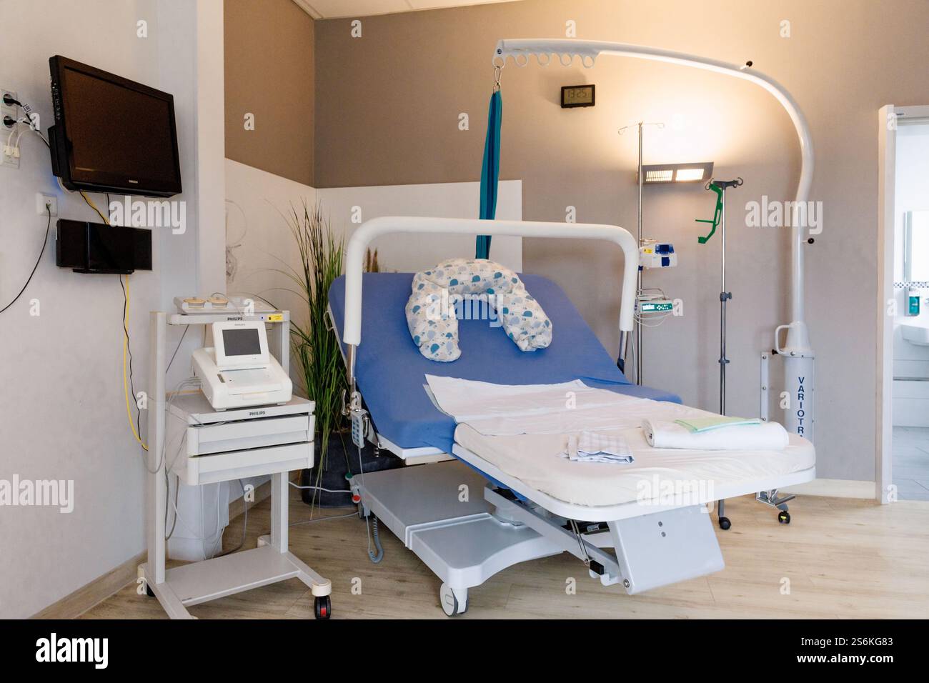 Hamburg, Germany. 16th Jan, 2025. View of the delivery bed in a ...