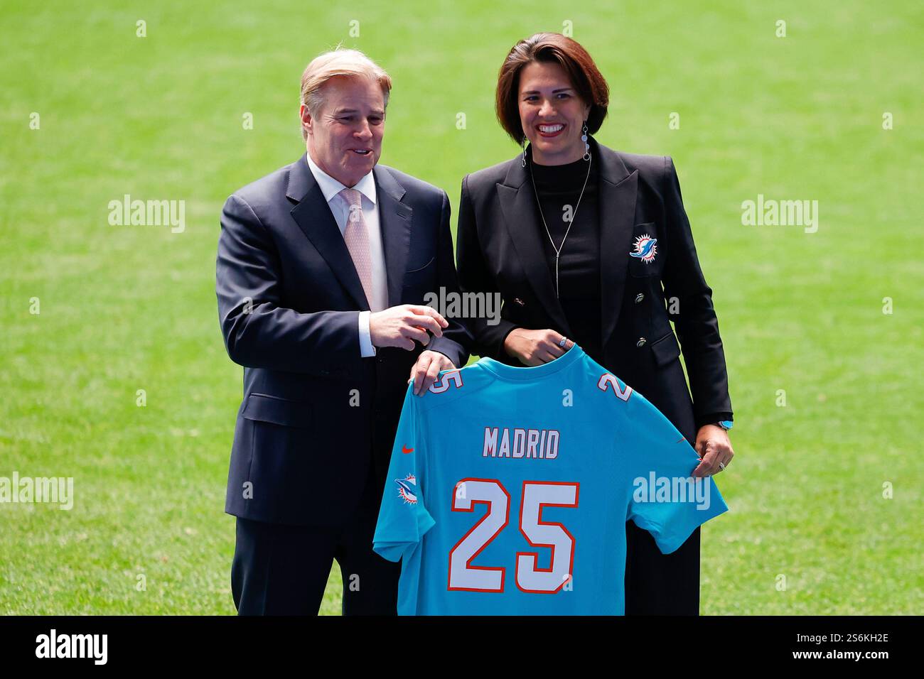 Pri Shumate, SVP Chief Marketing Officer, Miami Dolphins and Brett ...