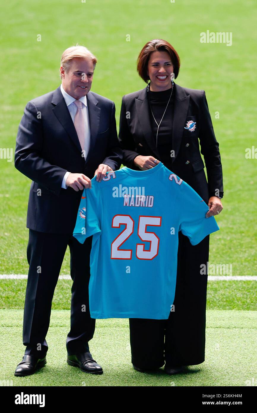 Pri Shumate, SVP Chief Marketing Officer, Miami Dolphins and Brett ...