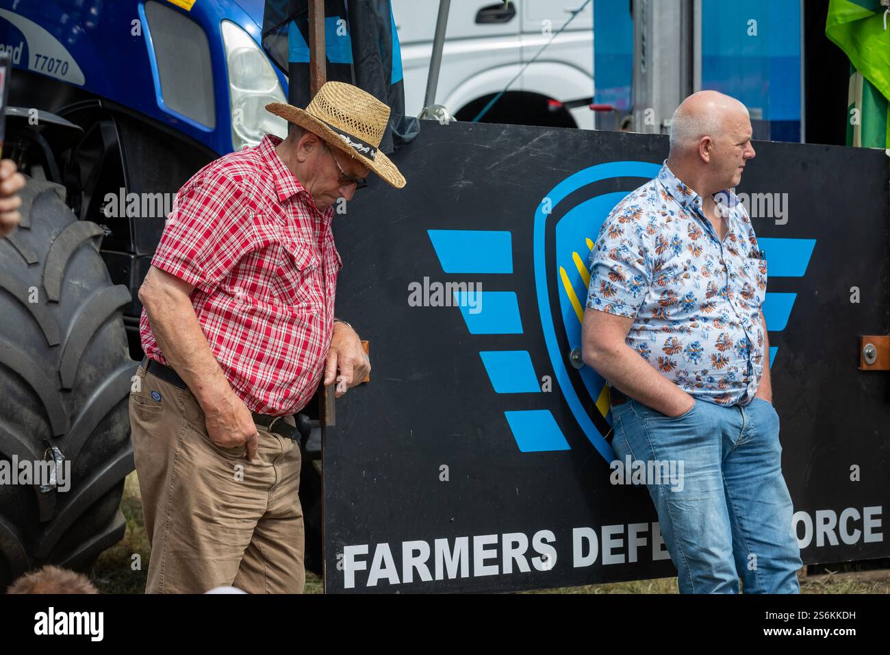 Dutch farmers demonstrate against the Institute for Public Health and ...