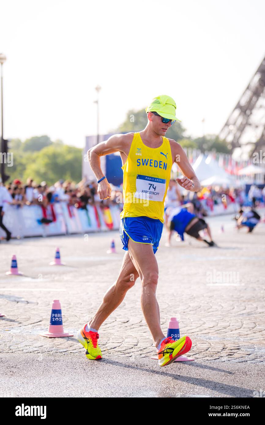 Maria Perez participating in the 20 Kilometer Race Walk at the Paris ...