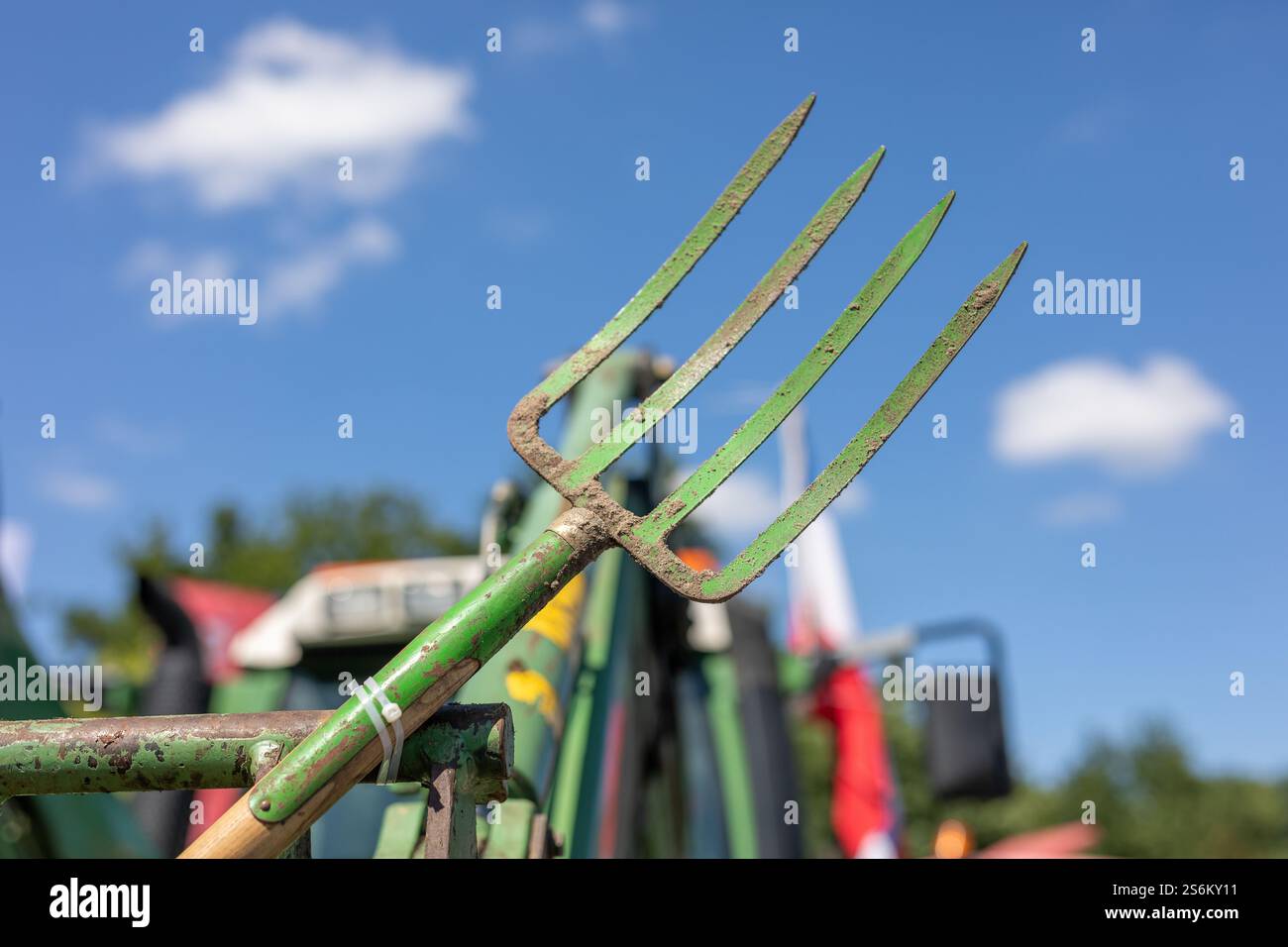 Angry farmers close the access roads of the media park in Hilversum ...