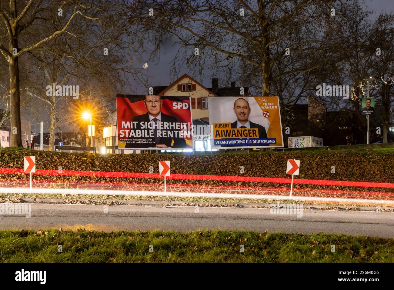Wahlplakate zur Bundestagswahl 2025. Großplakate der SPD mit Olaf ...