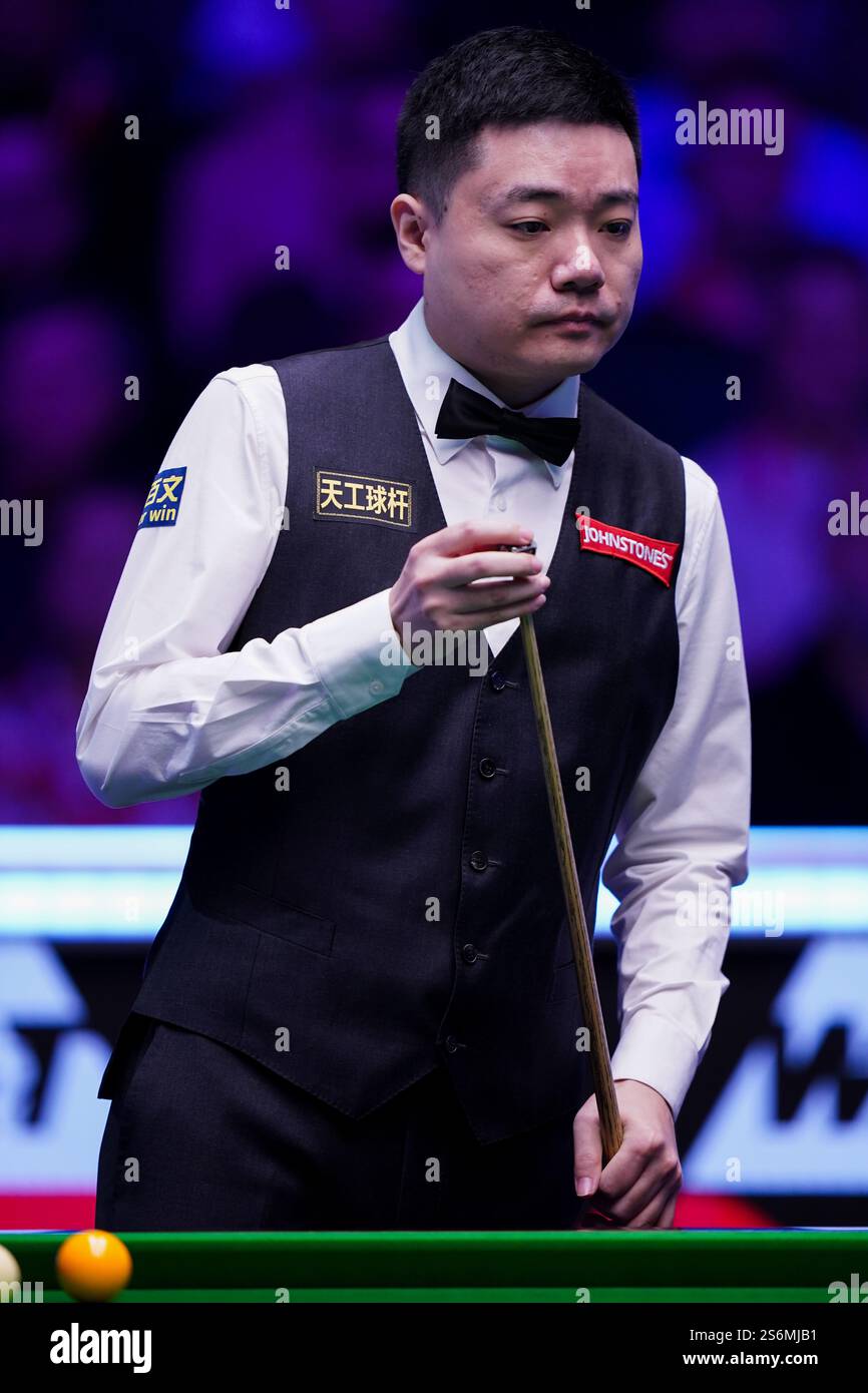 London, UK. 17th Jan, 2025. Ding Junhui during The Johnstone's Paint ...