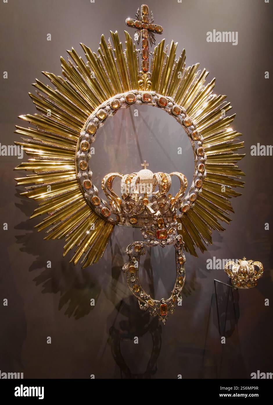 Decorative wimple hi-res stock photography and images - Alamy