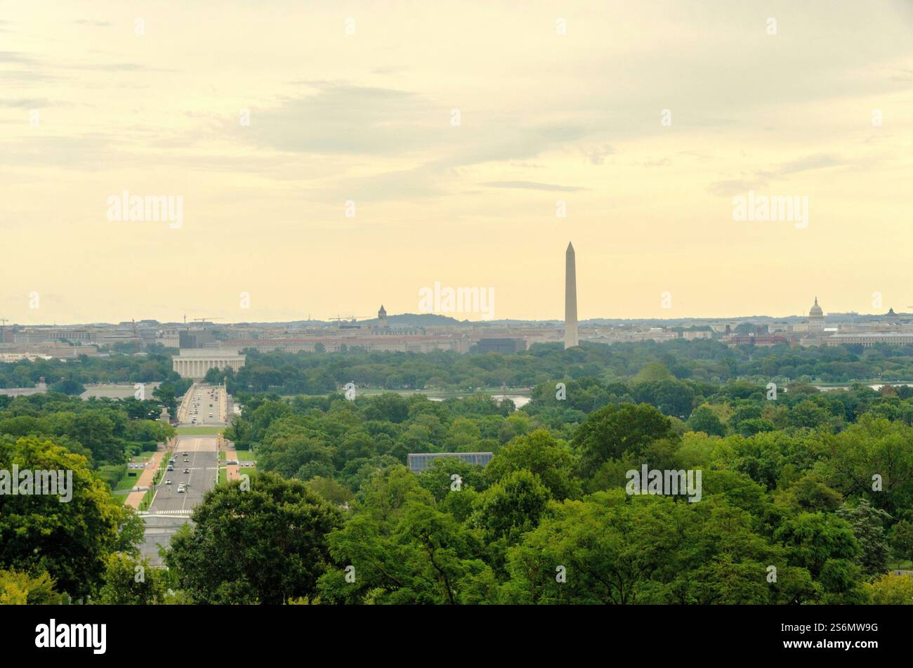 Lincoln Memorial and Arlington Memorial Bridge Stock Photo - Alamy