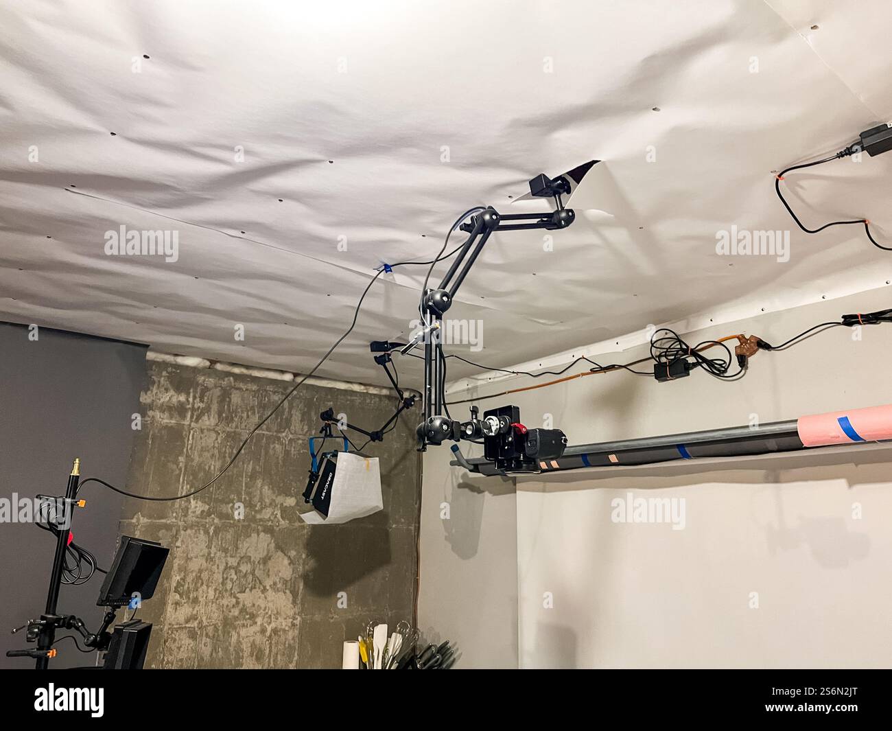 Basement Photography Setup with Lighting Equipment Stock Photo - Alamy