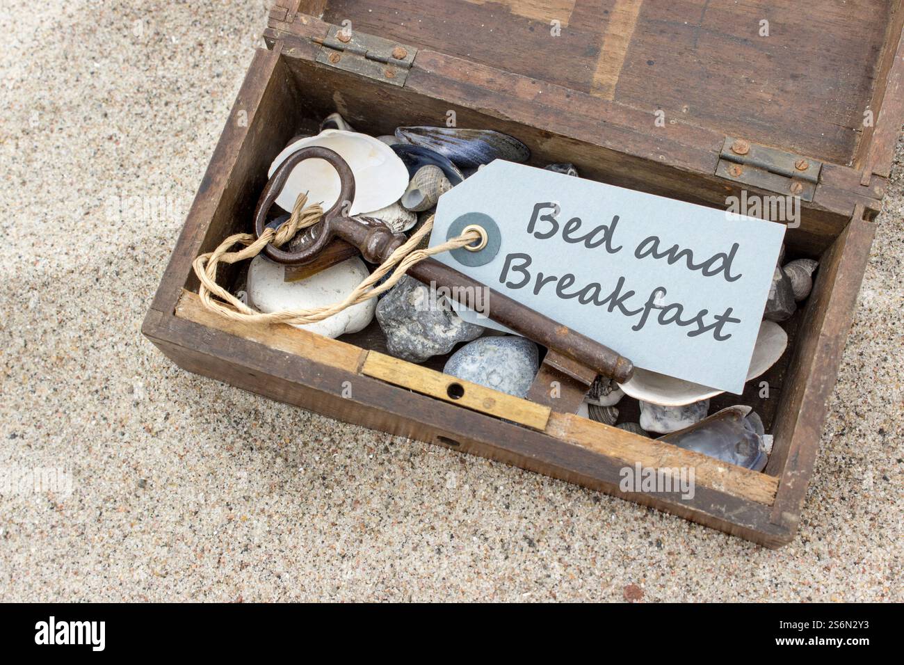 Wooden box shells stones hi-res stock photography and images - Alamy