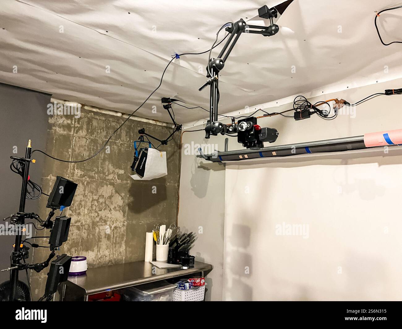 Basement Photography Setup with Lighting Equipment Stock Photo - Alamy