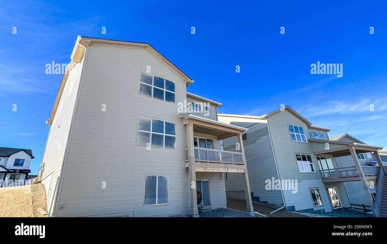Back View of New Suburban Single-Family Homes Stock Photo - Alamy