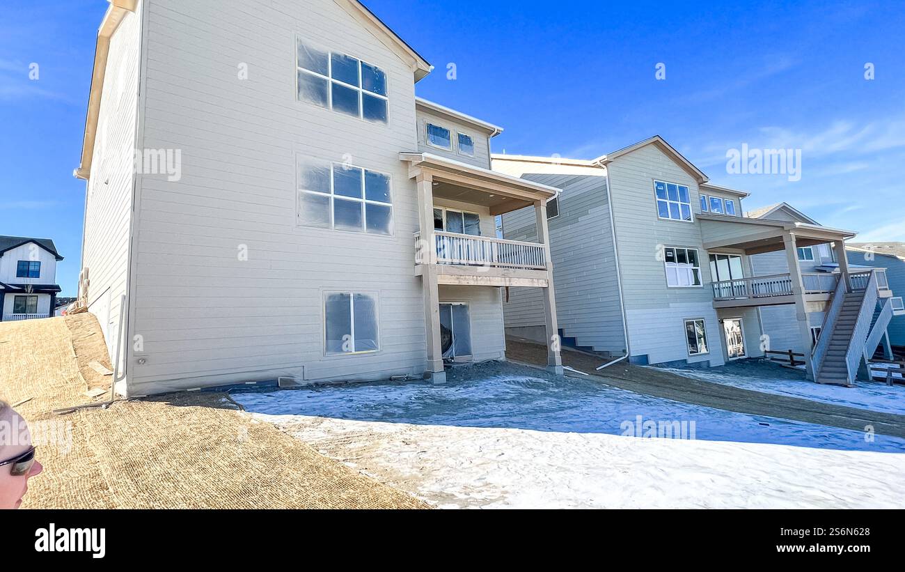 Back View of New Suburban Single-Family Homes Stock Photo - Alamy