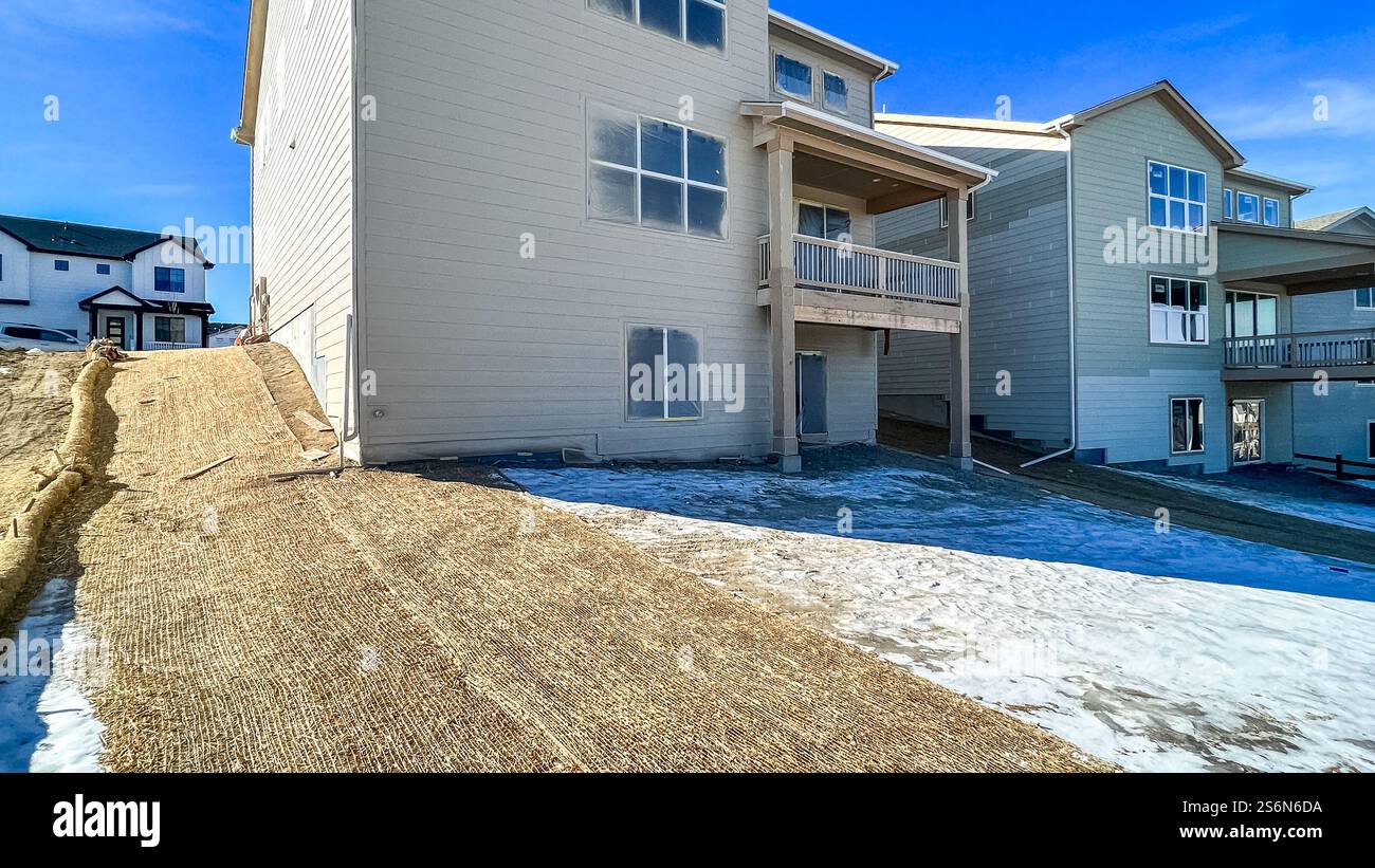 Back View of New Suburban Single-Family Homes Stock Photo - Alamy
