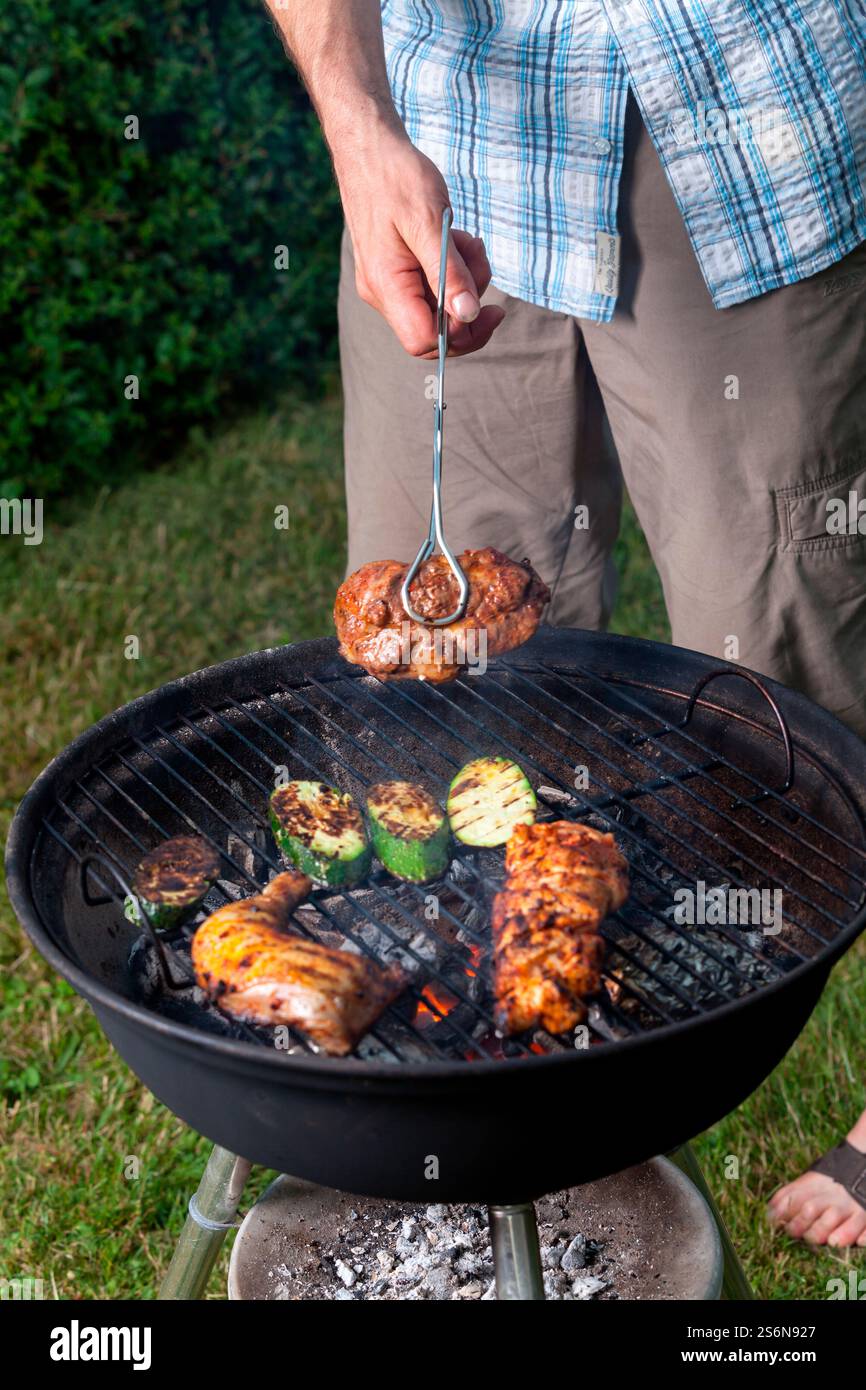 Man eating barbecue chicken hi-res stock photography and images - Alamy