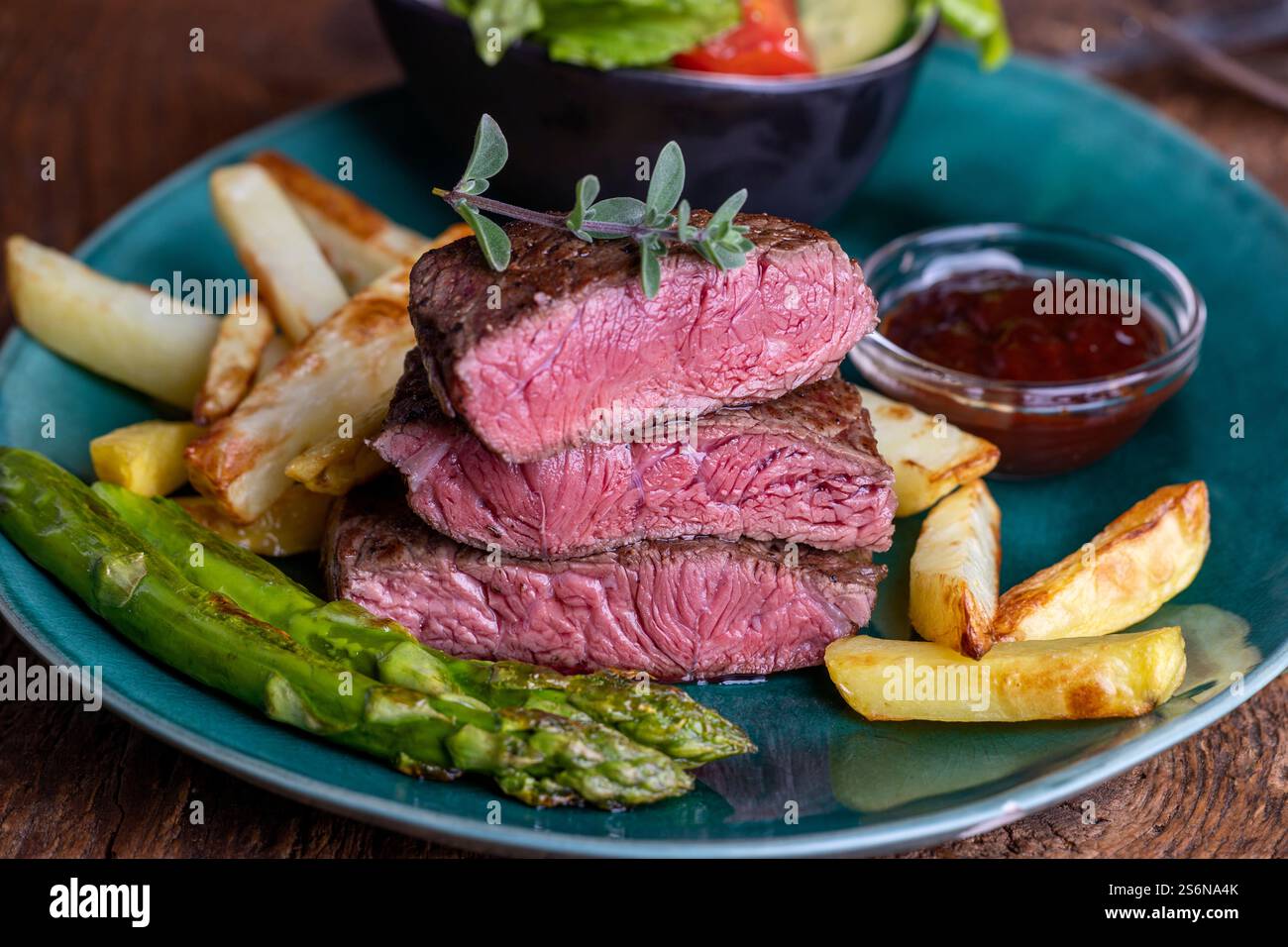 Steak with asparagus and chips Stock Photo - Alamy