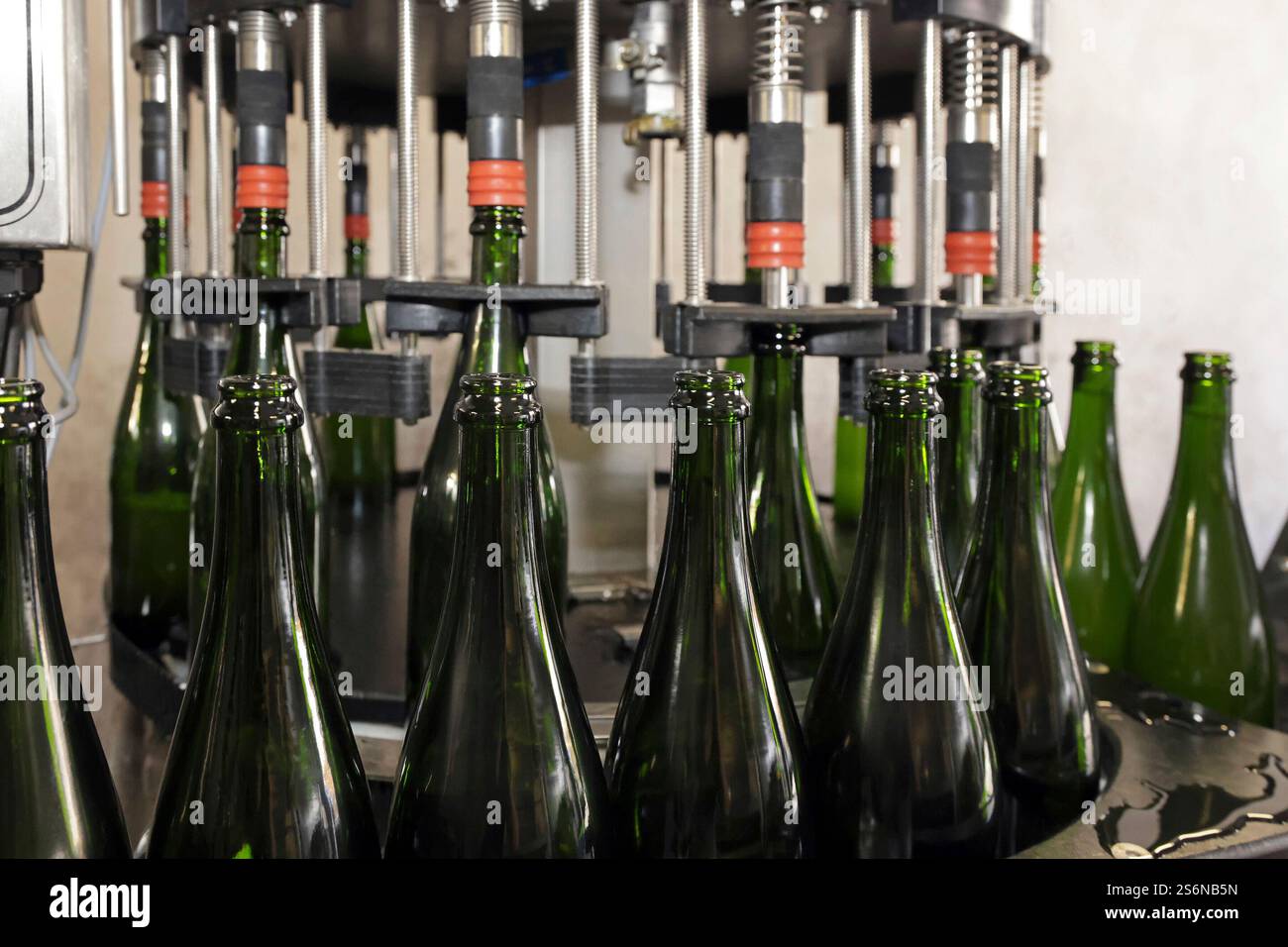 Bottling machines hi-res stock photography and images - Alamy