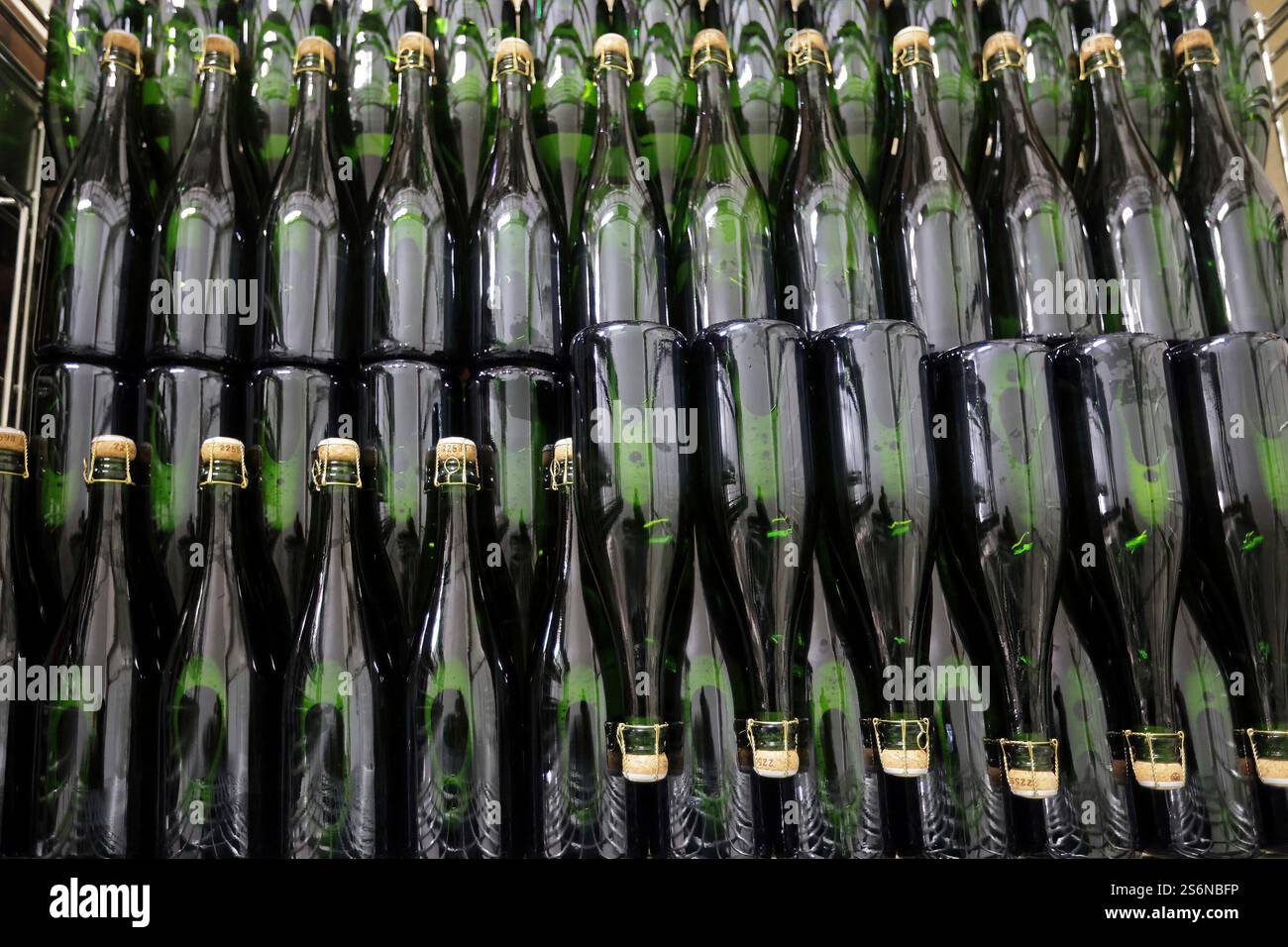 Bottleneck basket hi-res stock photography and images - Alamy