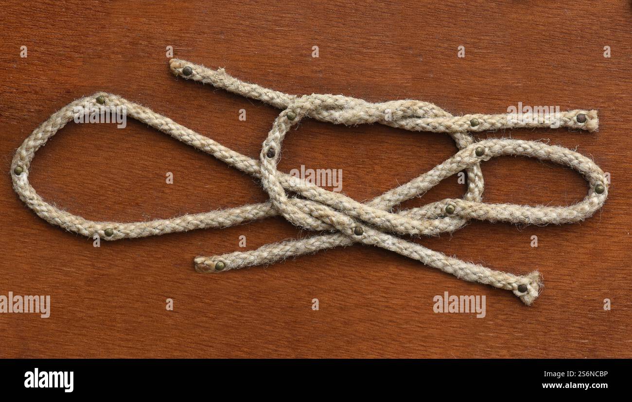 Cross knot with slip knot, sailor's knot Stock Photo - Alamy
