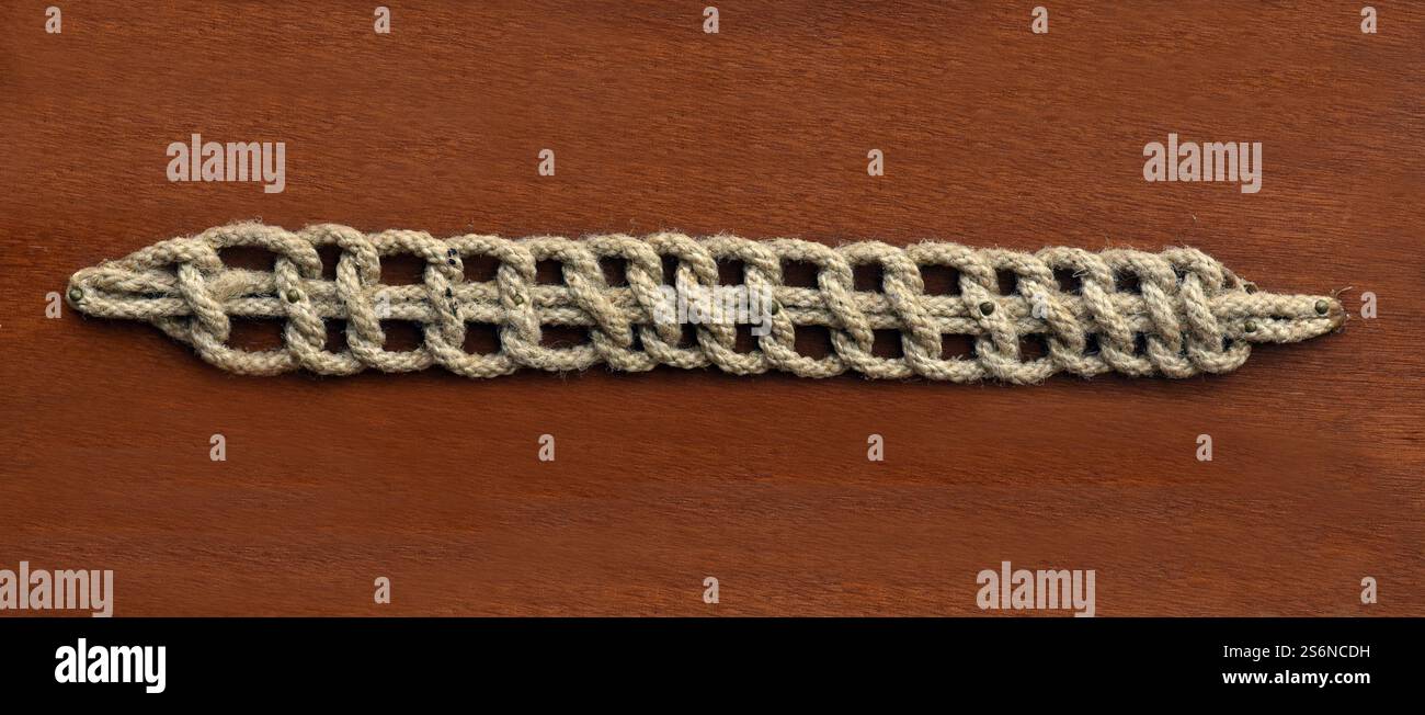 Overhand knot platting, sailor's knot Stock Photo - Alamy