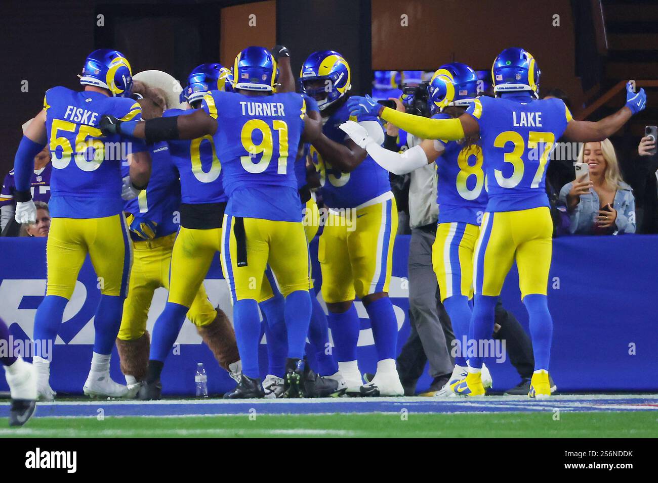 Glendale, USA. 13th Jan, 2025. Los Angeles Rams defense celebrates in ...