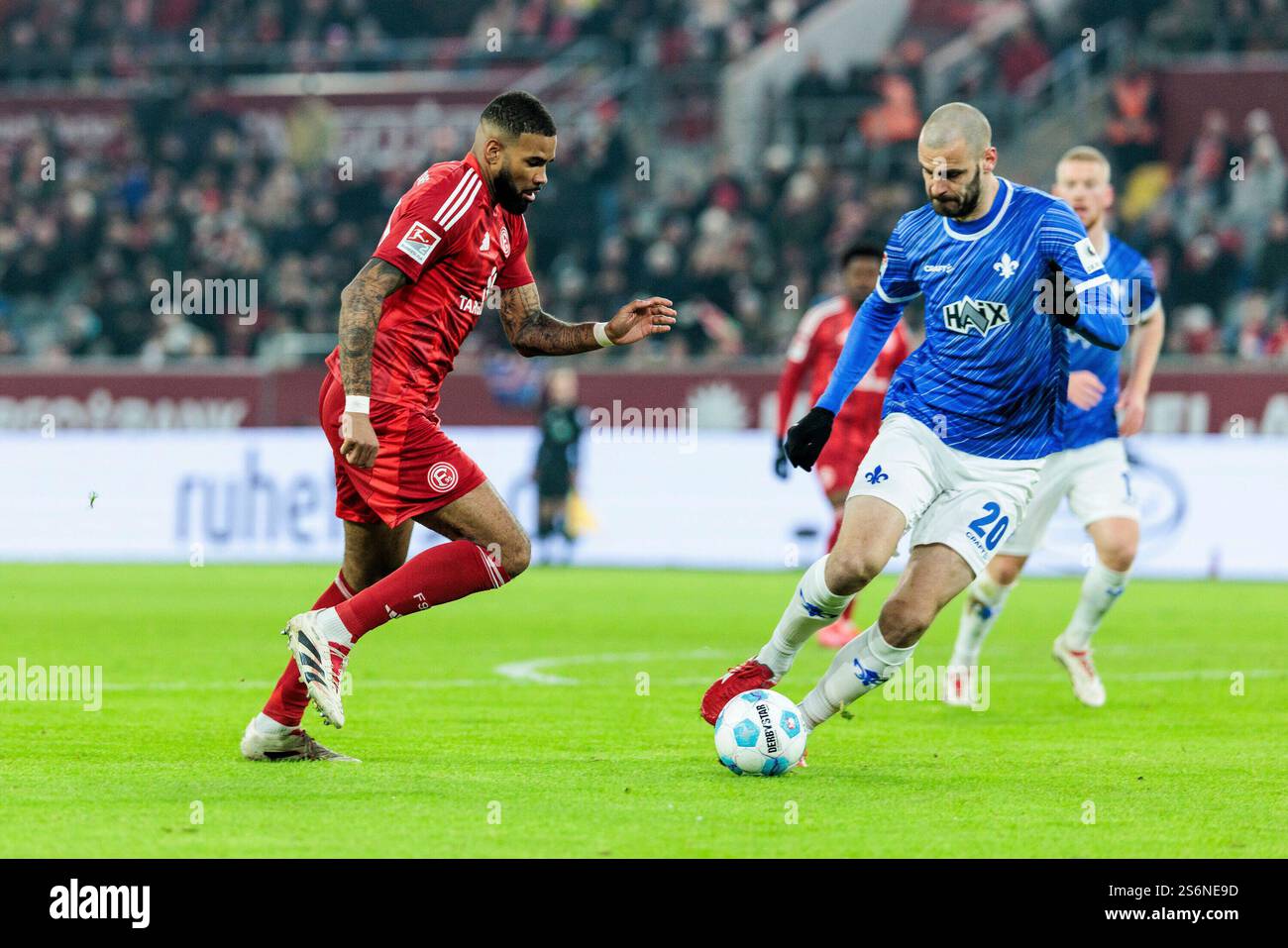 Zweikampf Jamil Siebert (Fortuna D?sseldorf, 20), Aleksandar Vukotic (SV Darmstadt 98, 20) 2 ...
