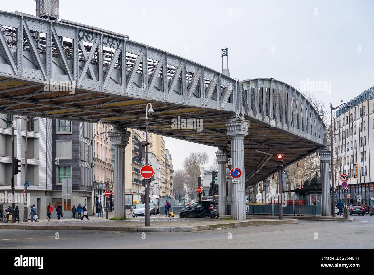 Architecture of the elevated bridge on Boulevard de la Villette in ...