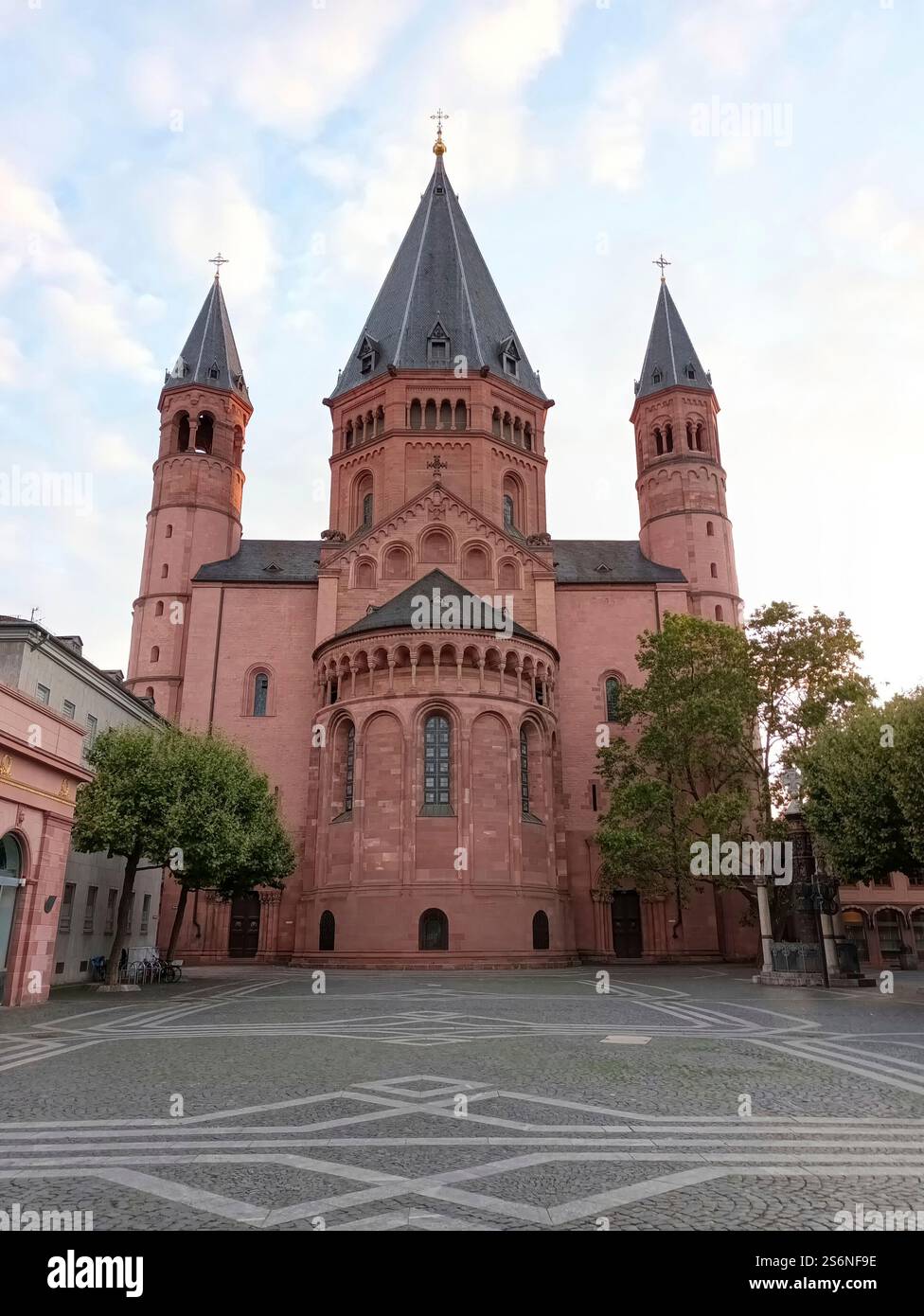 Mainz Cathedral and Cathedral Square at sunset Stock Photo - Alamy