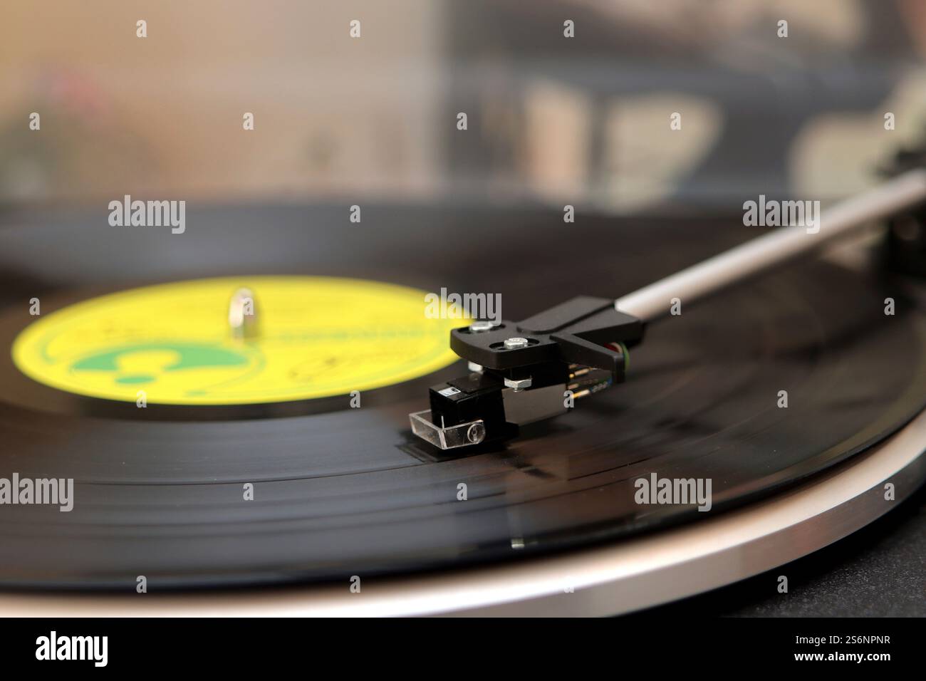 Turntables record hi-res stock photography and images - Alamy