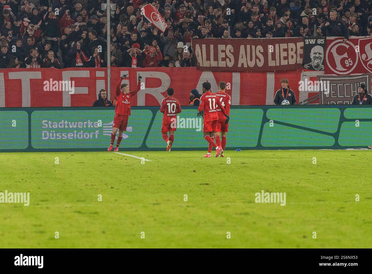 Duesseldorf, Deutschland. 17th Jan, 2025. Torjubel bei Duesseldorf nach dem 1:0 durch Myronvan ...