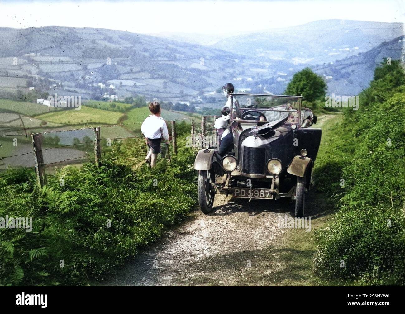 Family day out Britain 1925 letting the engine of their Morris Cowley ...