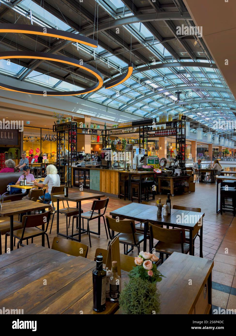 Cafe and restaurant in citti park hi-res stock photography and images ...