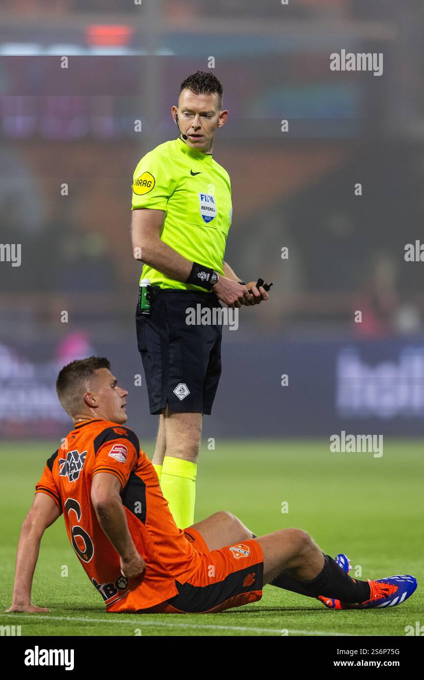 VOLENDAM, 17-01-2025, Kras Stadium, Dutch Football, Keuken Kampioen ...