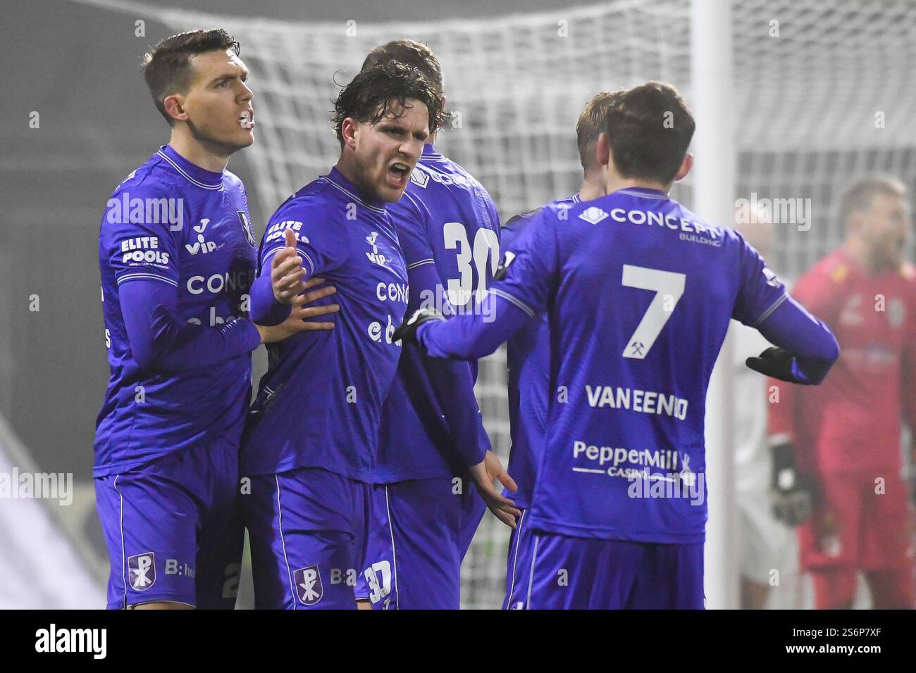 Maasmechelen, Belgium. 17th Jan, 2025. Patro Eisden's Jordan Renson ...