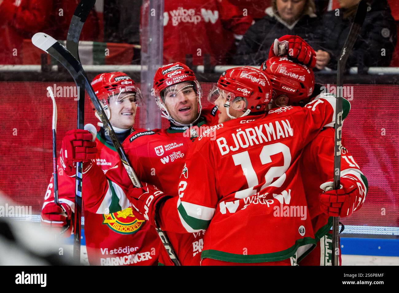Mora, Sverige. 17th Jan, 2025. 250117 Moras Gustav Salmi-Lilja jublar med lagkamrater efter 4-1 ...