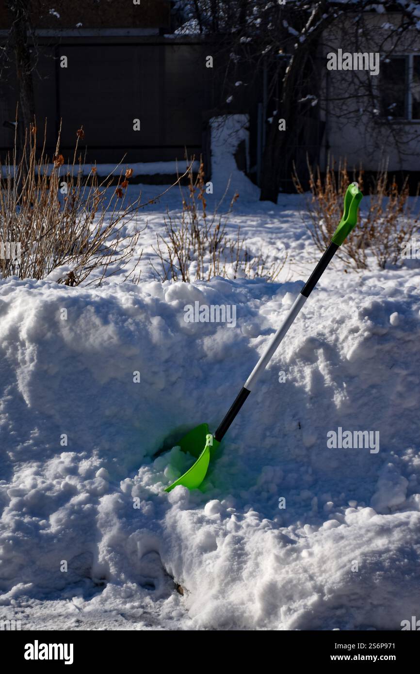 Backyard snow removal, winter shoveling, winter housework, driveway ...